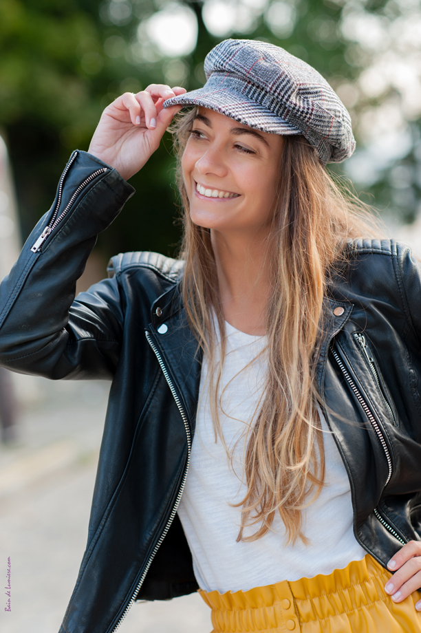 Shooting photo femme en exterieur à Montmartre par Studio Bain de Lumiere